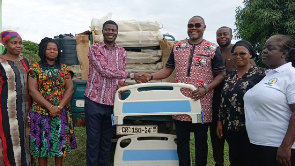 Dr. Nyarku donates 10 hospital beds to seven health facilities, pool ...