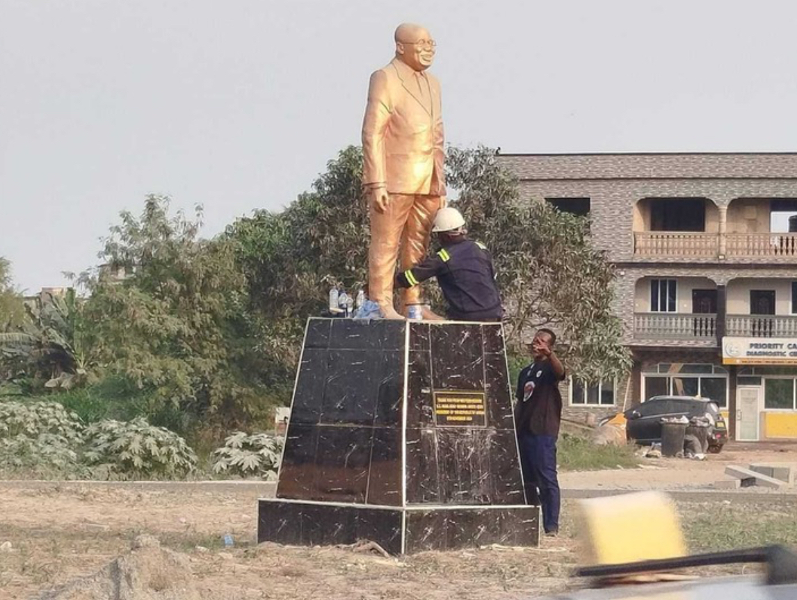 A wall was built around the Akufo-Addo statue's ruins amid controversy.