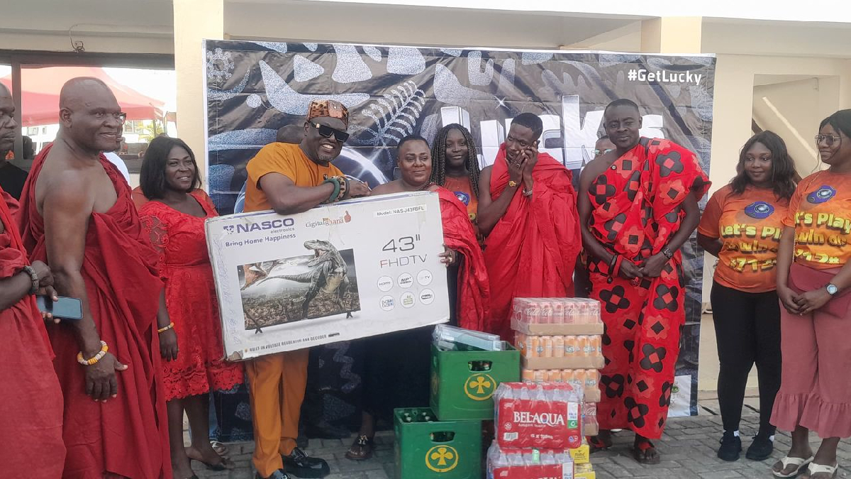Luckiest Ghana donates to Oguaa Traditional area to support festival