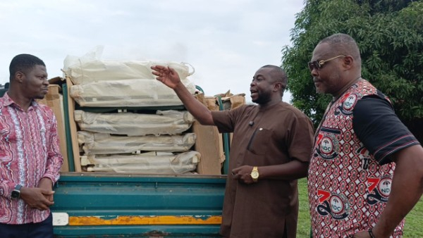 Dr. Nyarku donates 10 hospital beds to seven health facilities, pool ...