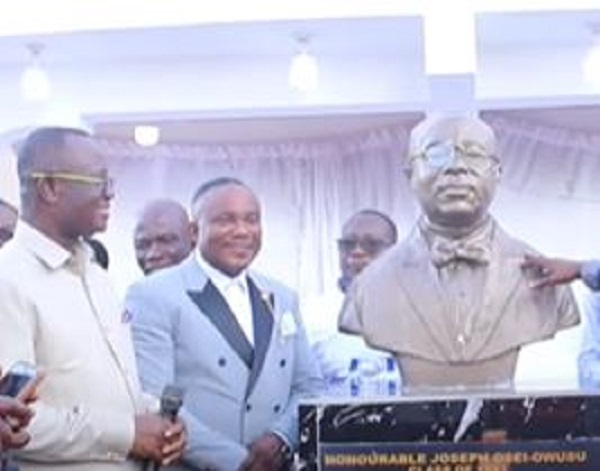 New Juabeng Old Students unveil statue and wall of fame in honour of ...