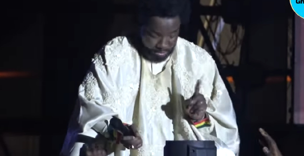 2024 Rhythms of Africa Concert: Watch how Sonnie Badu reacted to a fan ...