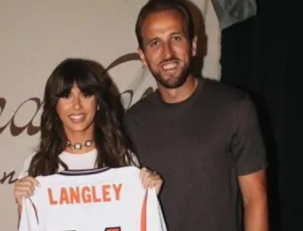 Kane leaves country music gig early to make curfew