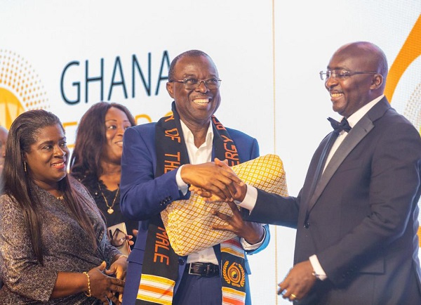 VRA CEO wins 2022 Energy Personality of Year at 2022 GEA