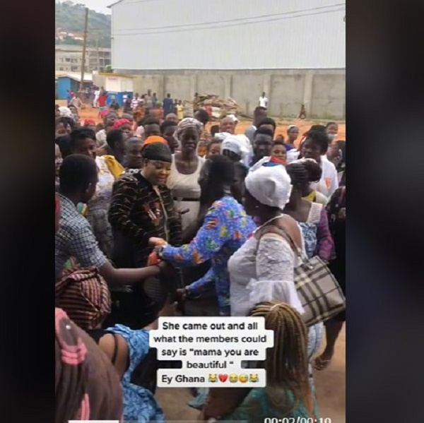 Mama Pat, Mama Pat! – How Agradaa’s church members chanted her name ...