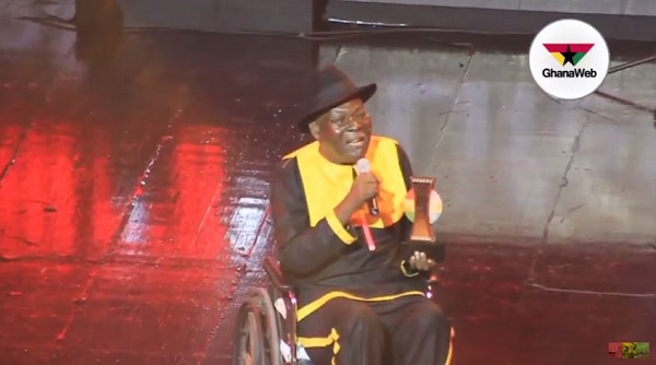 Video | Paapa Yankson gives touching 'comeback speech' at 2017 VGMA