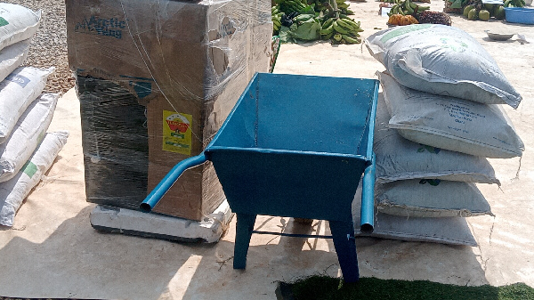 Mixed reactions as best farmer receives Key Soap, wheelbarrow as ...