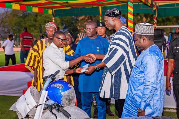 Karaga MP rewards students, teachers in constituency for distinguishing ...