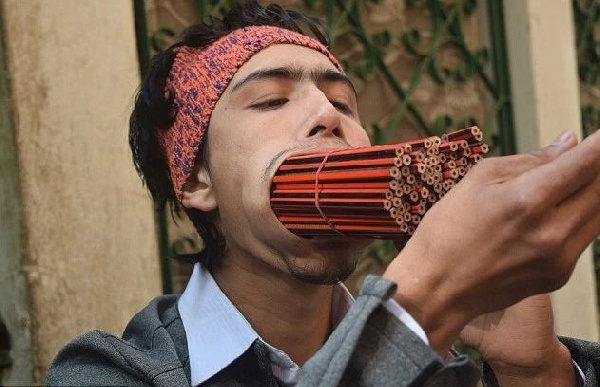 Video | Man claims world's widest mouth