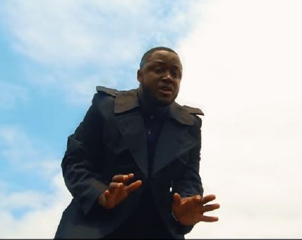 Singer P3si releases visual for 'luk b4 U leap'