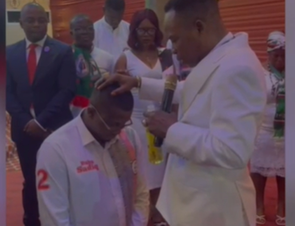 Video | Watch as Salifu Amoako prays for Baba Sadiq after 2024 election ...