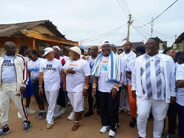 Nungua Mantse, Gborbu Wulomo smokes peace pipe