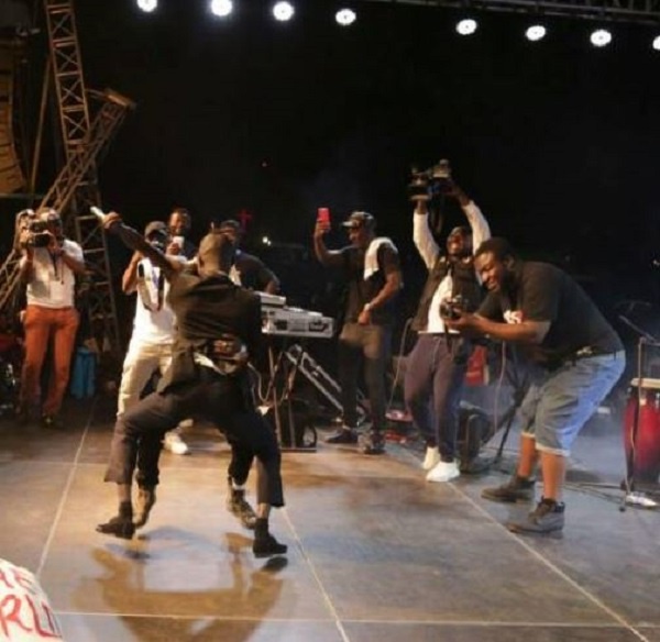 Lil Win and Patapaa perform ‘One Corner’ at Stonebwoy’s concert