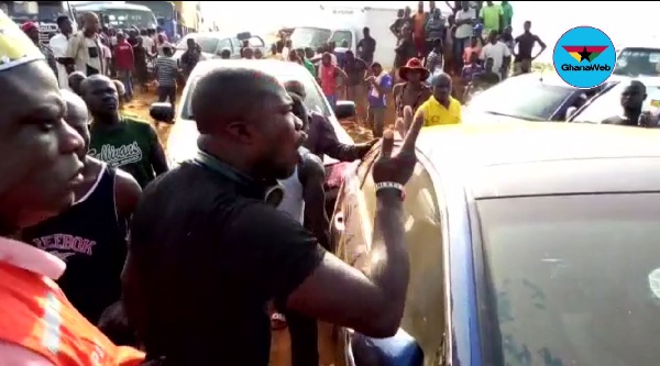 Closure of Buipe, Yapei bridges: Stranded commuters at Yeji beg for ferry