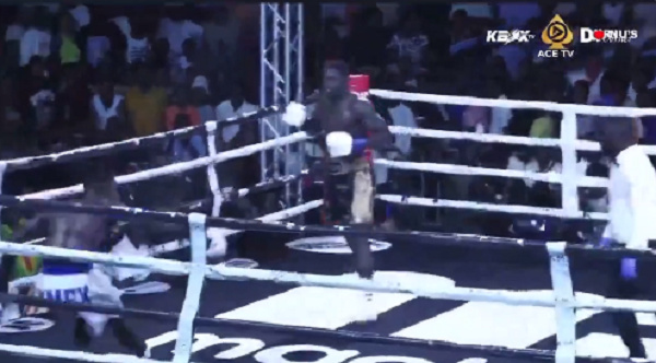 Watch how Freezy Macbones knocked out Nigerian boxer in round 3 to win ...