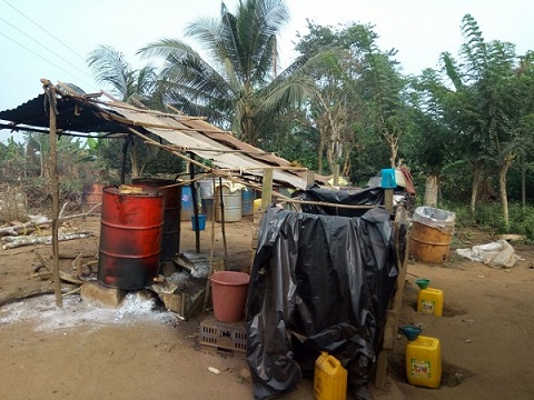 E/R: Farmers diversify to brewing ‘Akpeteshie’ to cushion Harmattan